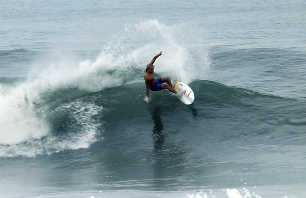 ALEX MANIATIS SURF'S BALI ON HIS AMS EPS EPOXY CARBON STRINGER – Cohete ...